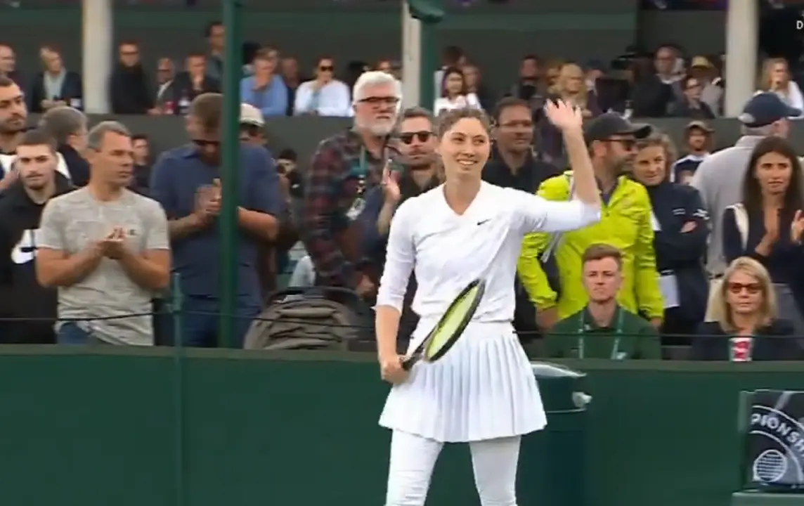 La cántabra Cristina Bucsa brilla en Wimbledon: avanza a segunda ronda