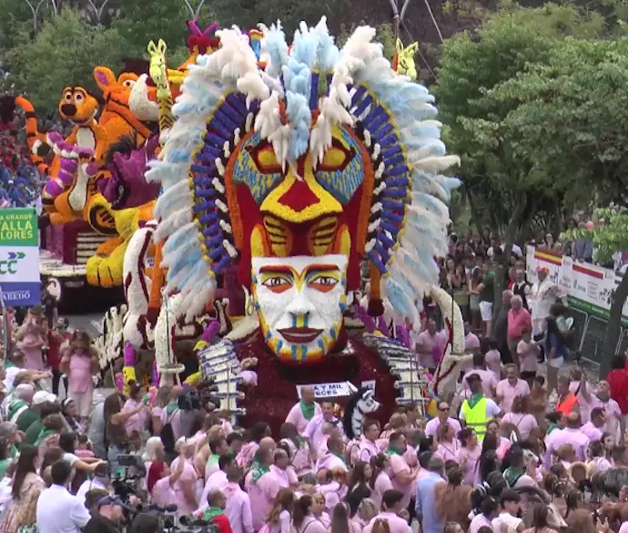 El increíble diseño de la carroza ganadora que ha deslumbrado en la ...