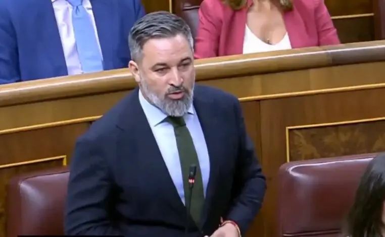 Abascal ridiculiza a Sánchez en el Congreso: «Pequeño y nervioso detrás ...