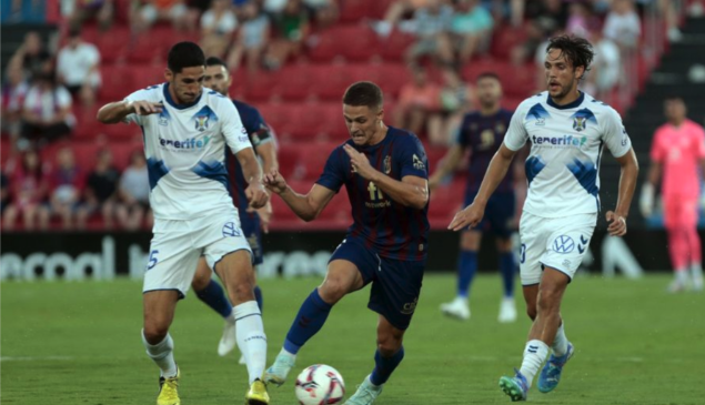El Eldense vence al tenerife con un gol decisivo de Álex Bernal