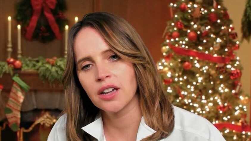 Felicity Jones y Michelle Pfeiffer iluminan la Navidad en 'Oh. What. Fun'